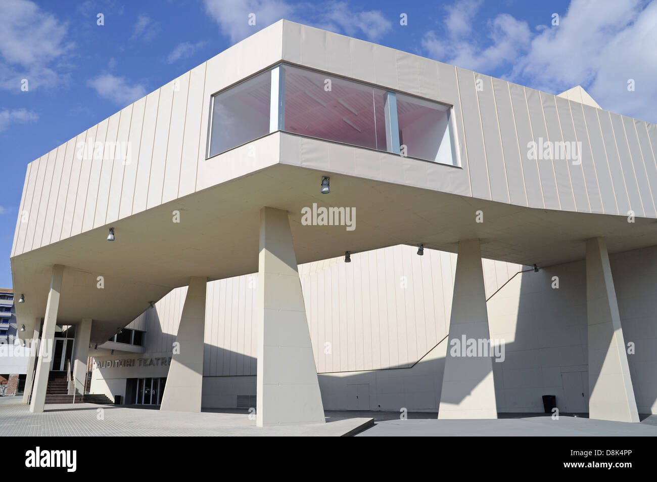 Moderne spanische architektur hi-res stock photography and images - Alamy