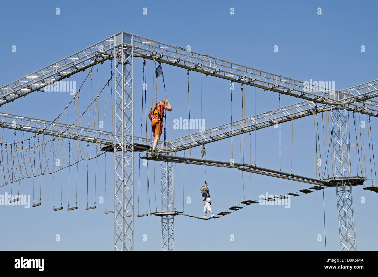 Wire scaffolding hi-res stock photography and images - Alamy
