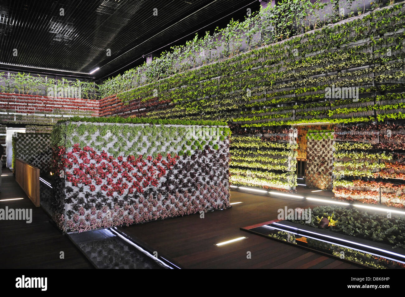 Moderne spanische architektur hi-res stock photography and images - Alamy