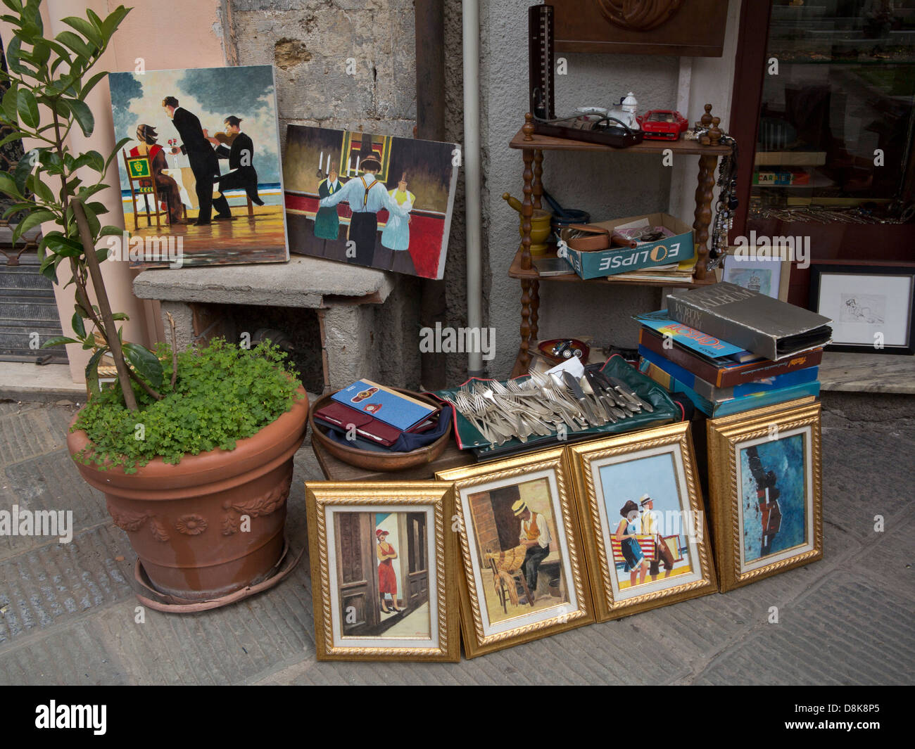 Art shop in the old town in Pisa,Tuscany,Italy Stock Photo - Alamy