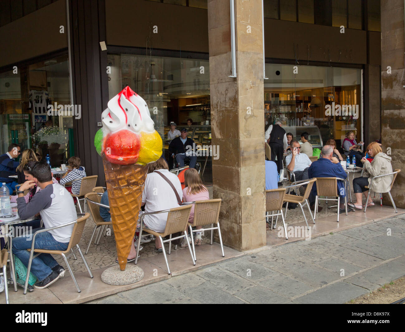 Families at ice cream shop in the old town in Pisa,Tuscany,Italy Stock ...