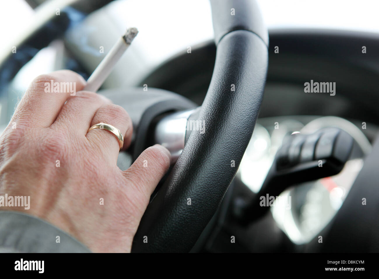 Ban smoking in all vehicles Stock Photo - Alamy