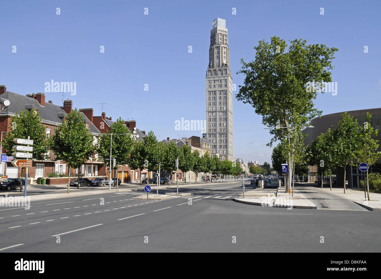 Skyscraper shots hi-res stock photography and images - Alamy