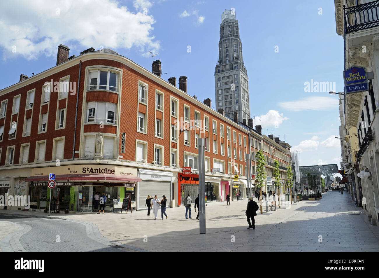 Amiens street station hi-res stock photography and images - Alamy