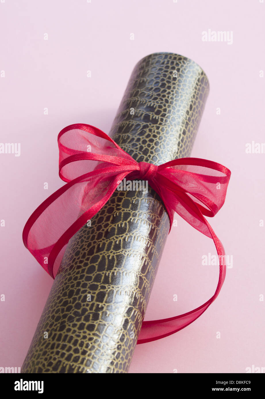 Diploma tube hi-res stock photography and images - Alamy