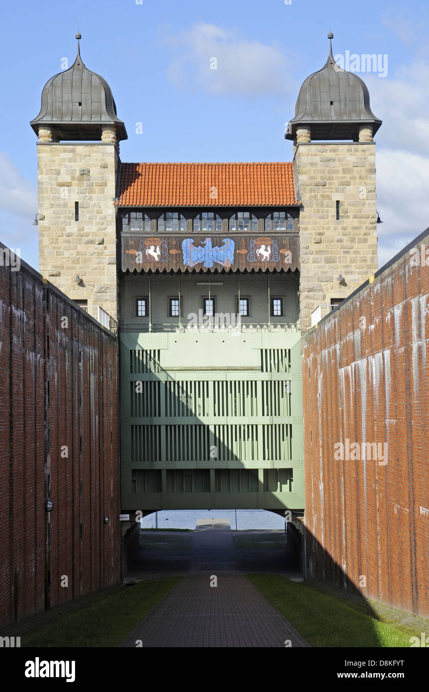 old shaft lock Stock Photo - Alamy