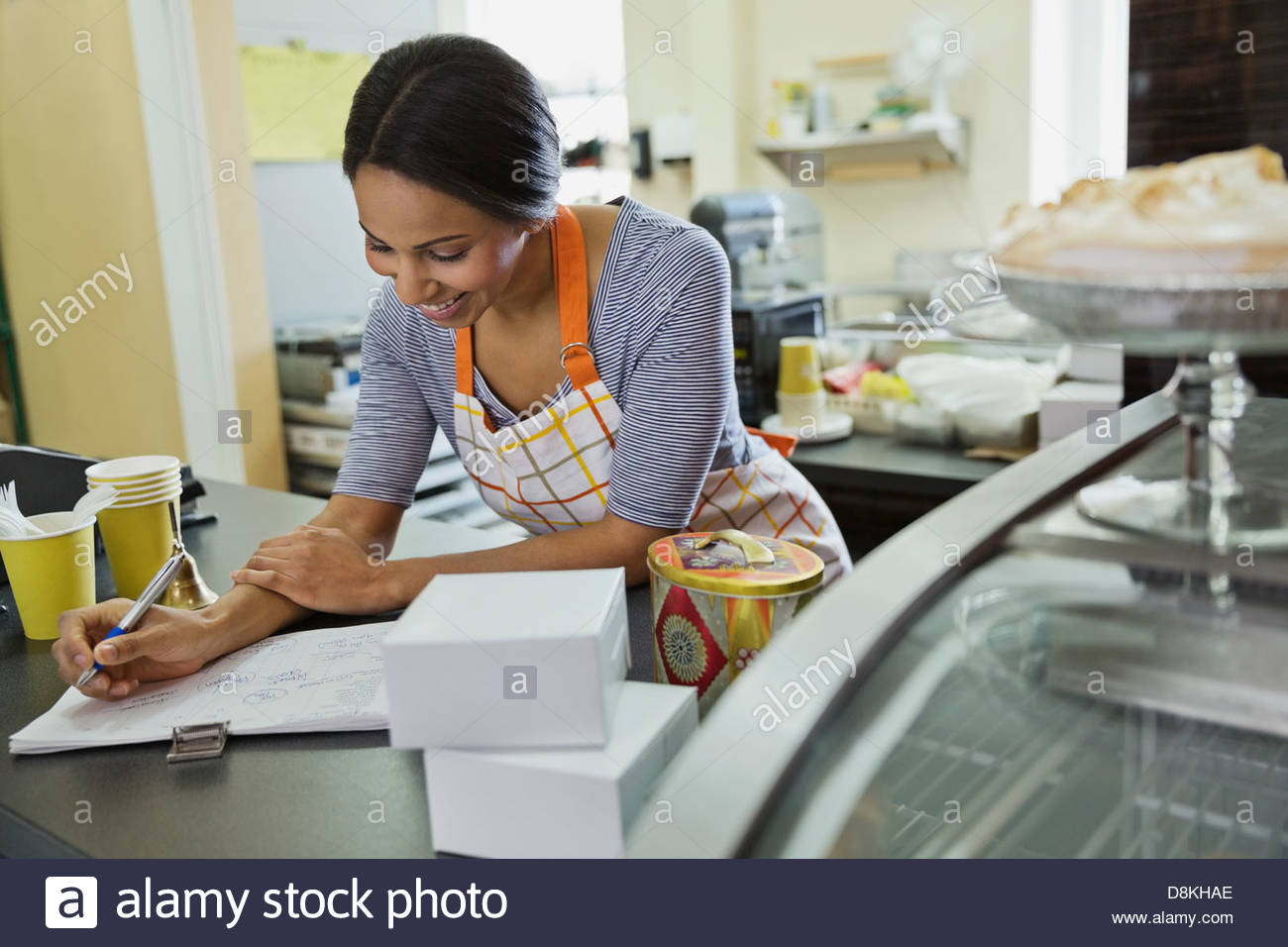 Woman baker bakery hi-res stock photography and images - Alamy