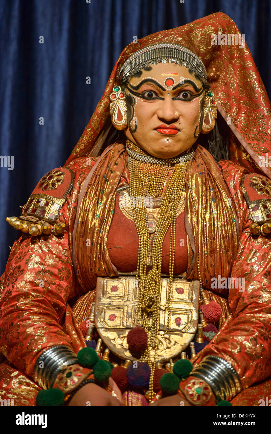 traditional Kathakali dance performer in Kerala, India Stock Photo - Alamy
