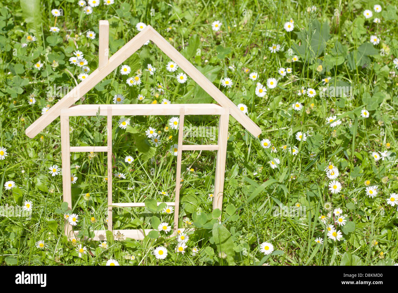 Green grass building hi-res stock photography and images - Alamy