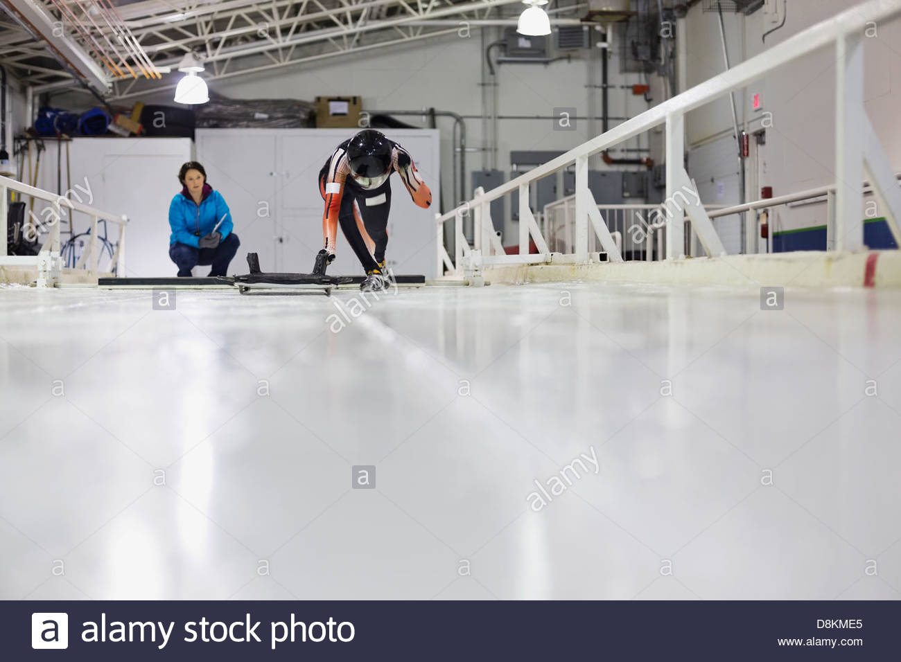 Crouching skeleton hi-res stock photography and images - Alamy