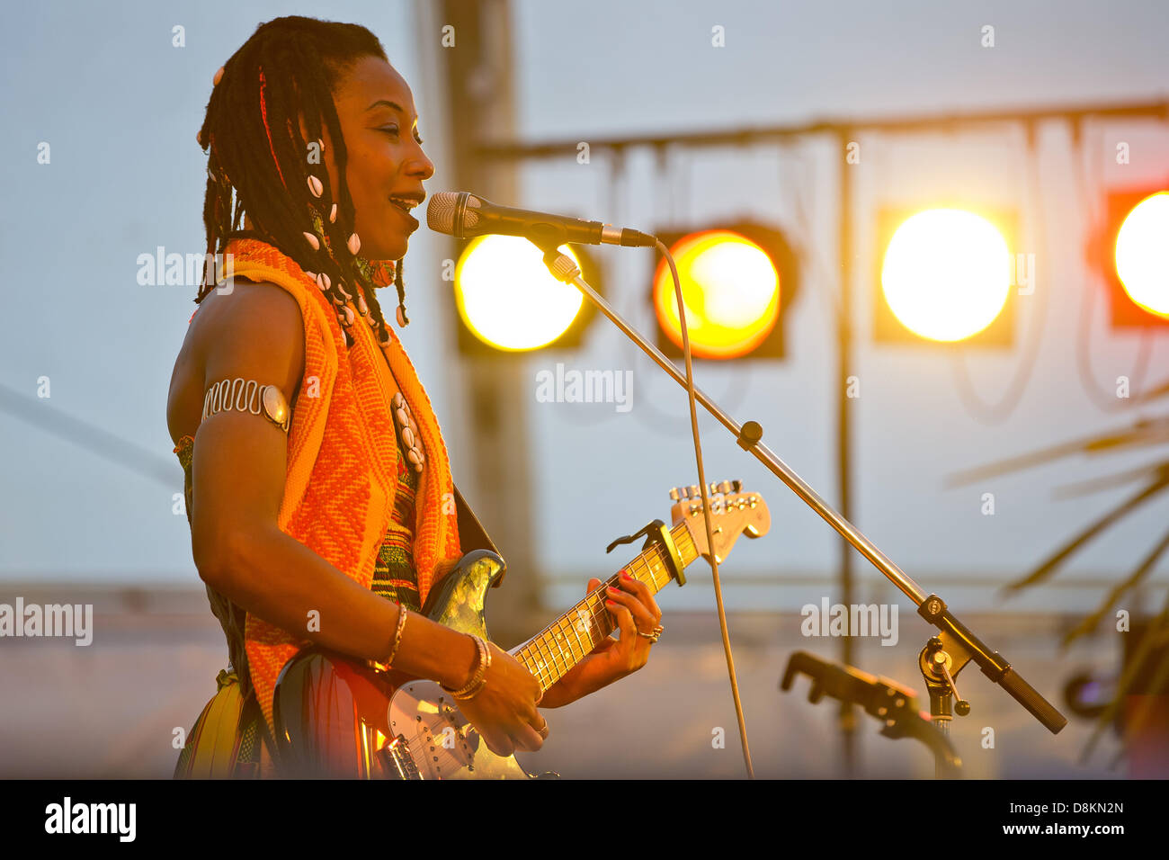 Singer Fatoumata Diawara from Mali receives 'Africa-Festival Award 2013 ...