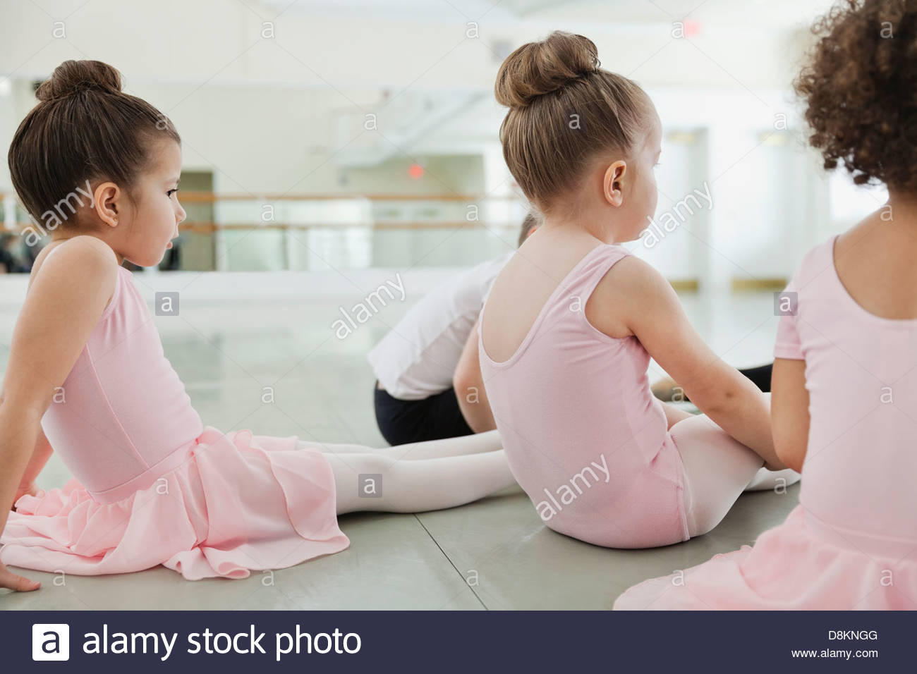 Children dance ballet hi-res stock photography and images - Alamy