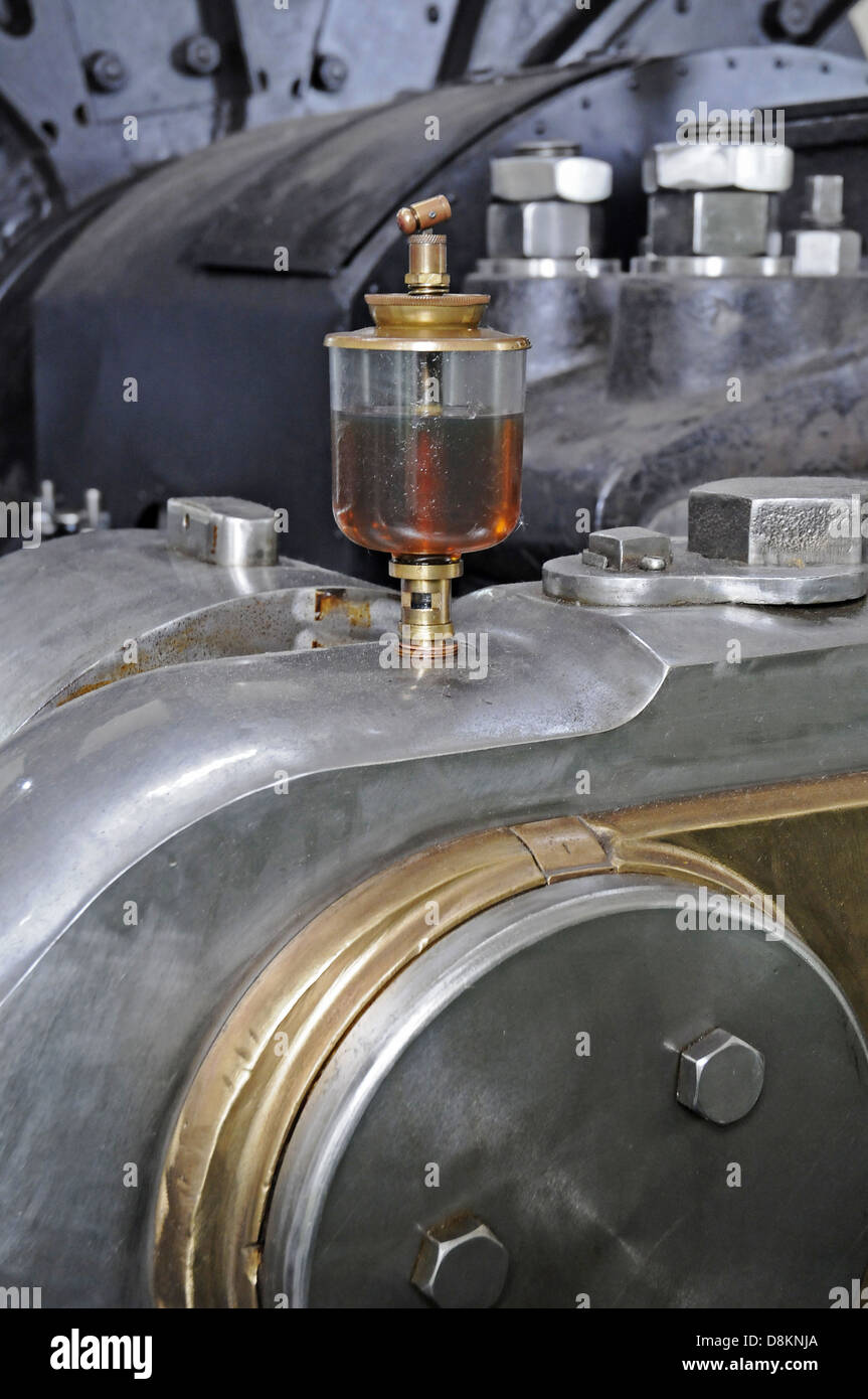 Oiler hi-res stock photography and images - Alamy