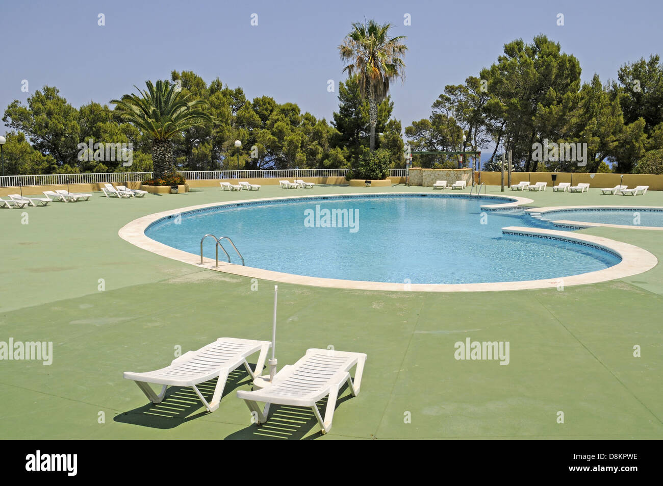 empty swimming pool Stock Photo - Alamy