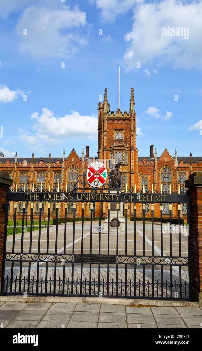 Queens university Belfast Lanyon Building Stock Photo - Alamy