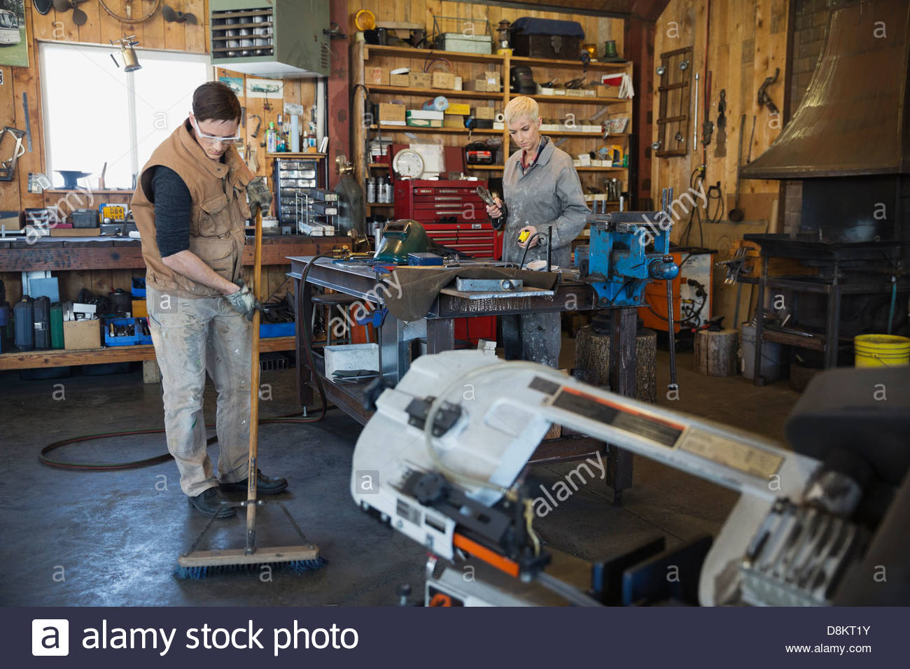 Manual sweeping hi-res stock photography and images - Alamy