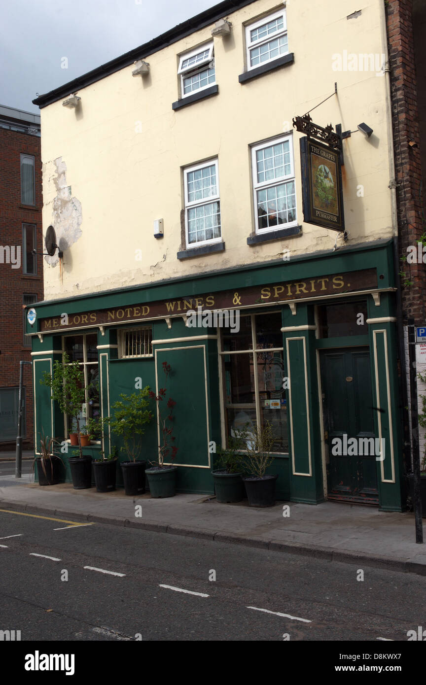 The Grapes public house, 60 Roscoe Street Liverpool Stock Photo - Alamy