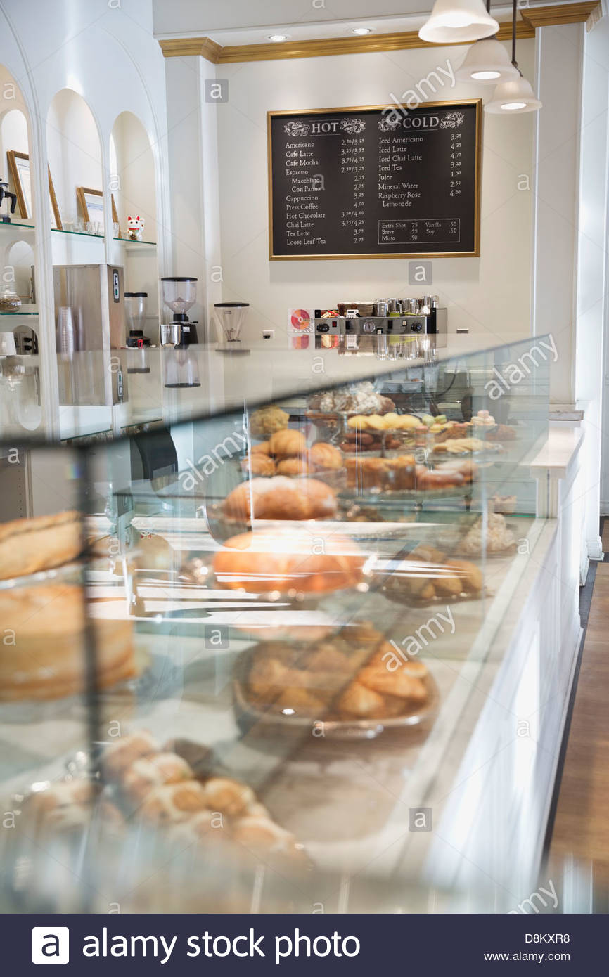 Cake shop front hi-res stock photography and images - Alamy