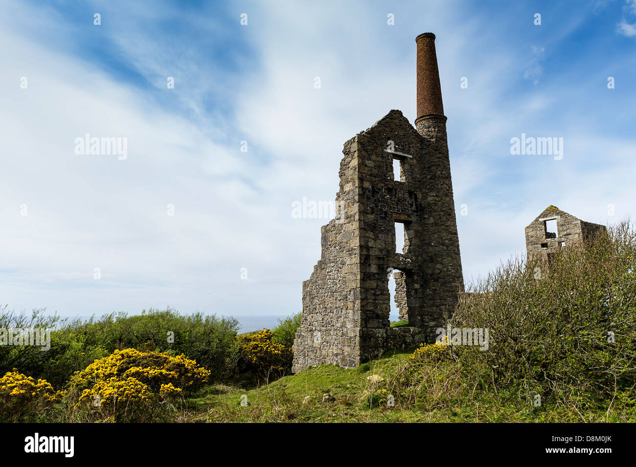 The remains of a Cornish engine house Stock Photo - Alamy