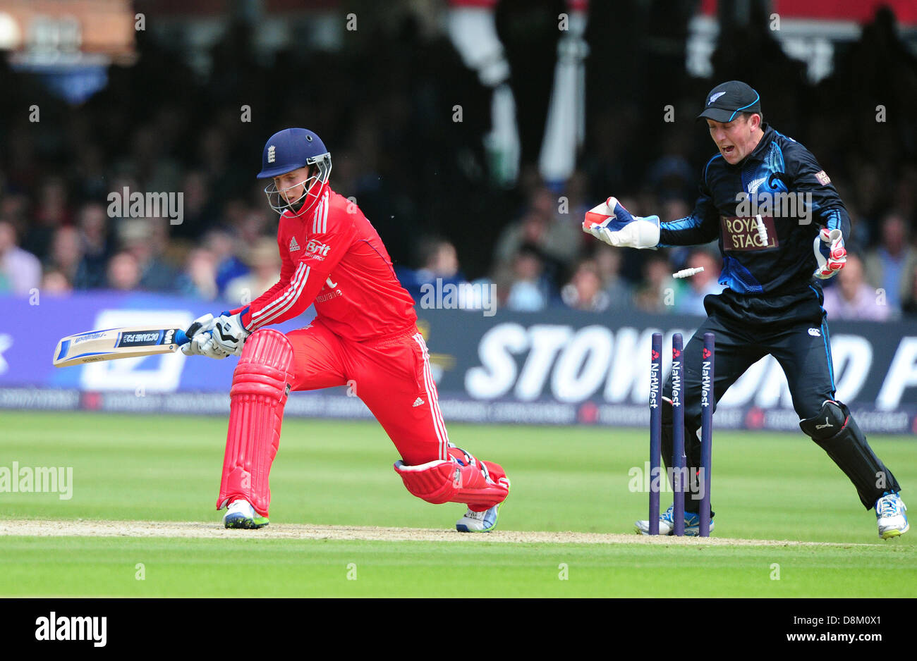 England new zealand joe root hi-res stock photography and images - Alamy