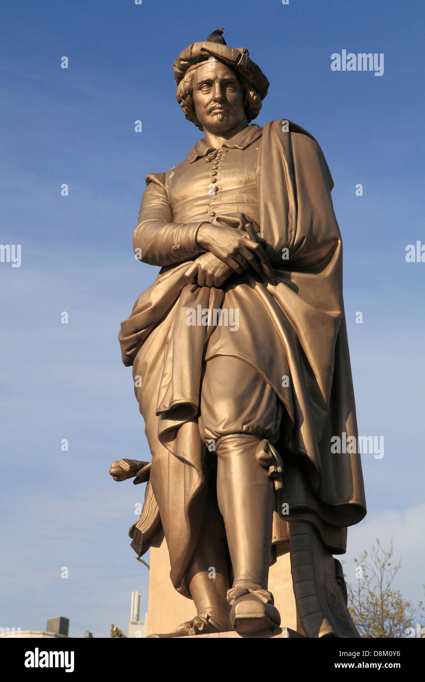 Netherlands, Amsterdam, Rembrandtplein, Rembrandt statue Stock Photo ...