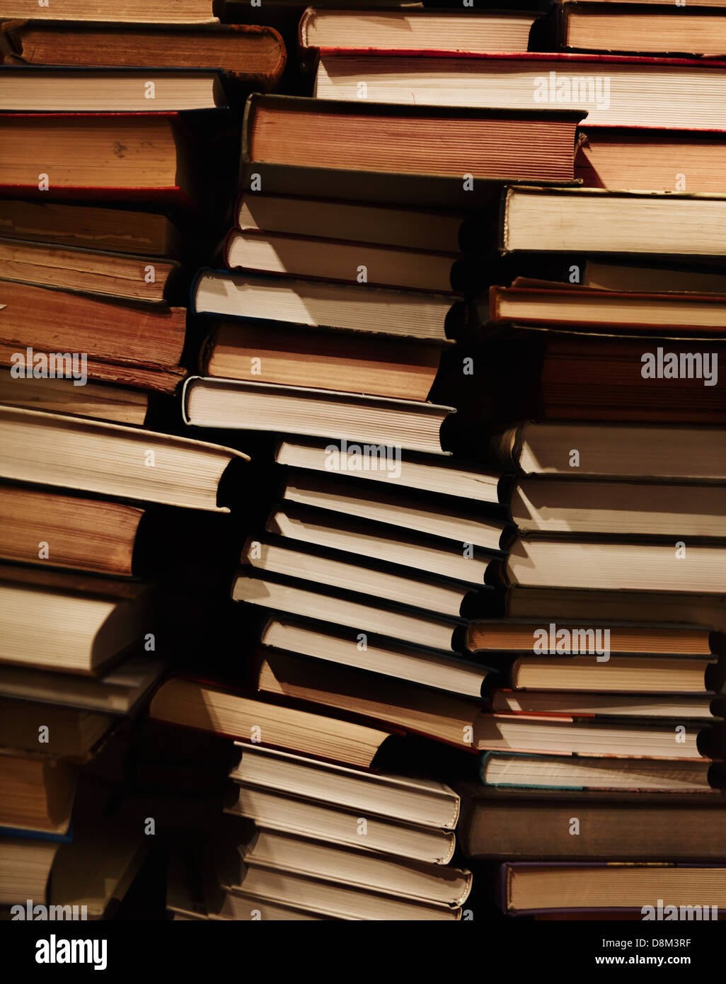 History book on shelf hi-res stock photography and images - Alamy