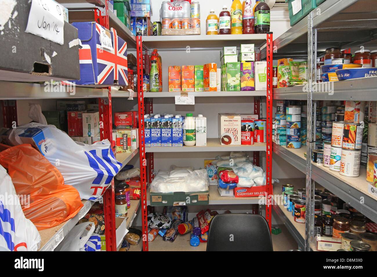 Handed out food hi-res stock photography and images - Alamy