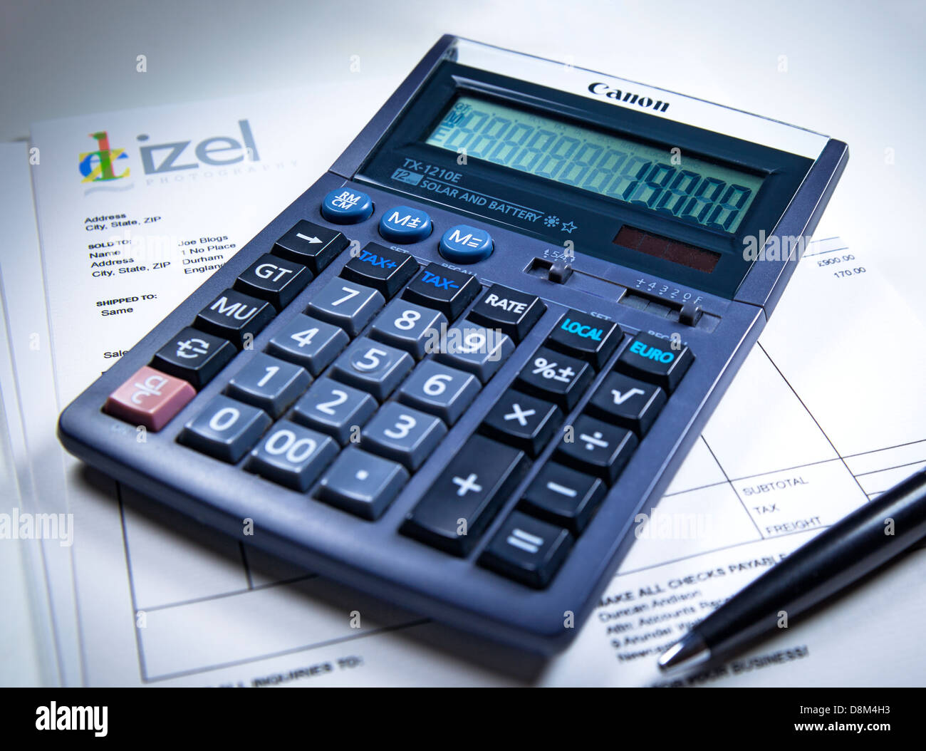Invoice calculator pen hi-res stock photography and images - Alamy