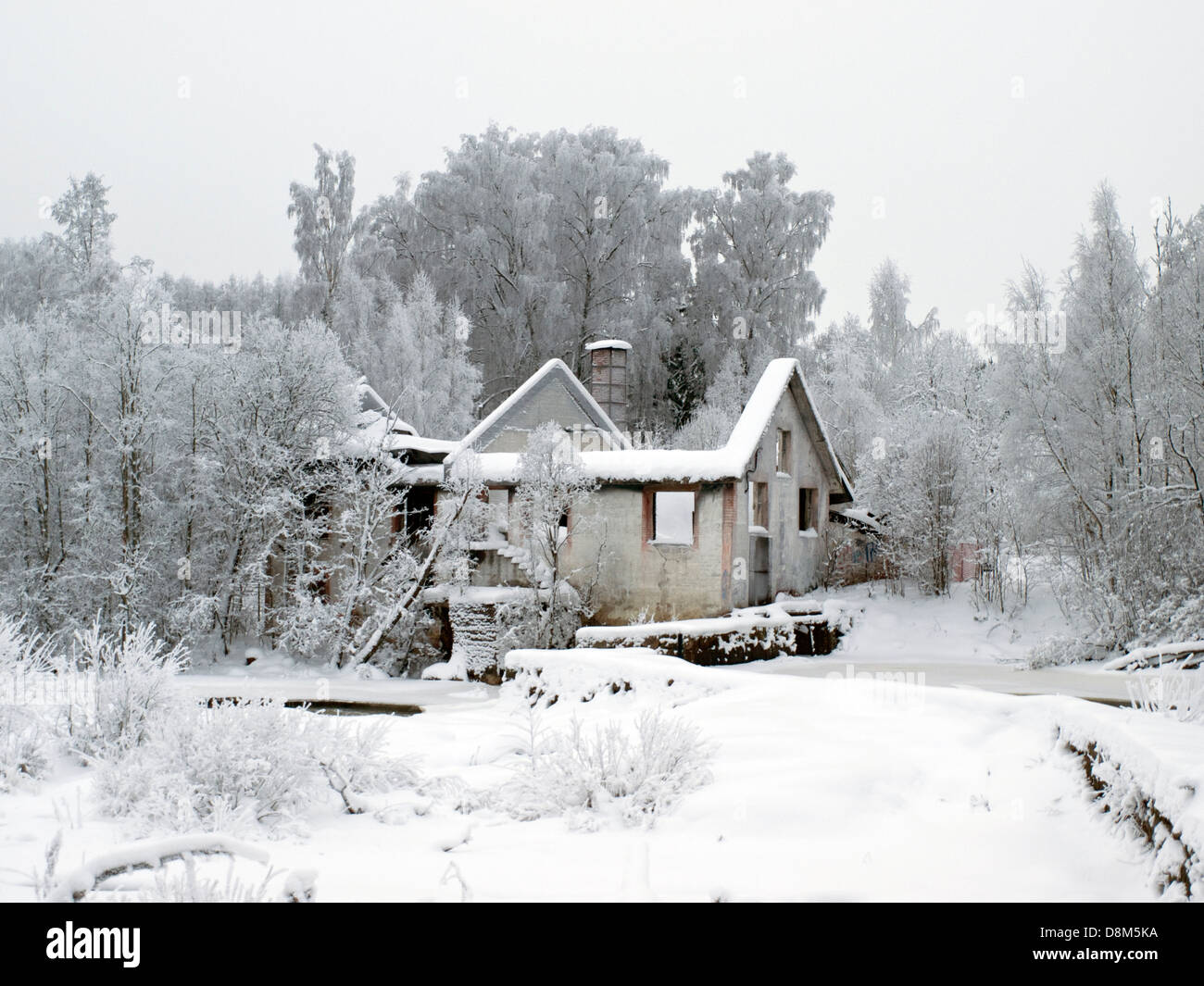 Burnt out house hi-res stock photography and images - Alamy