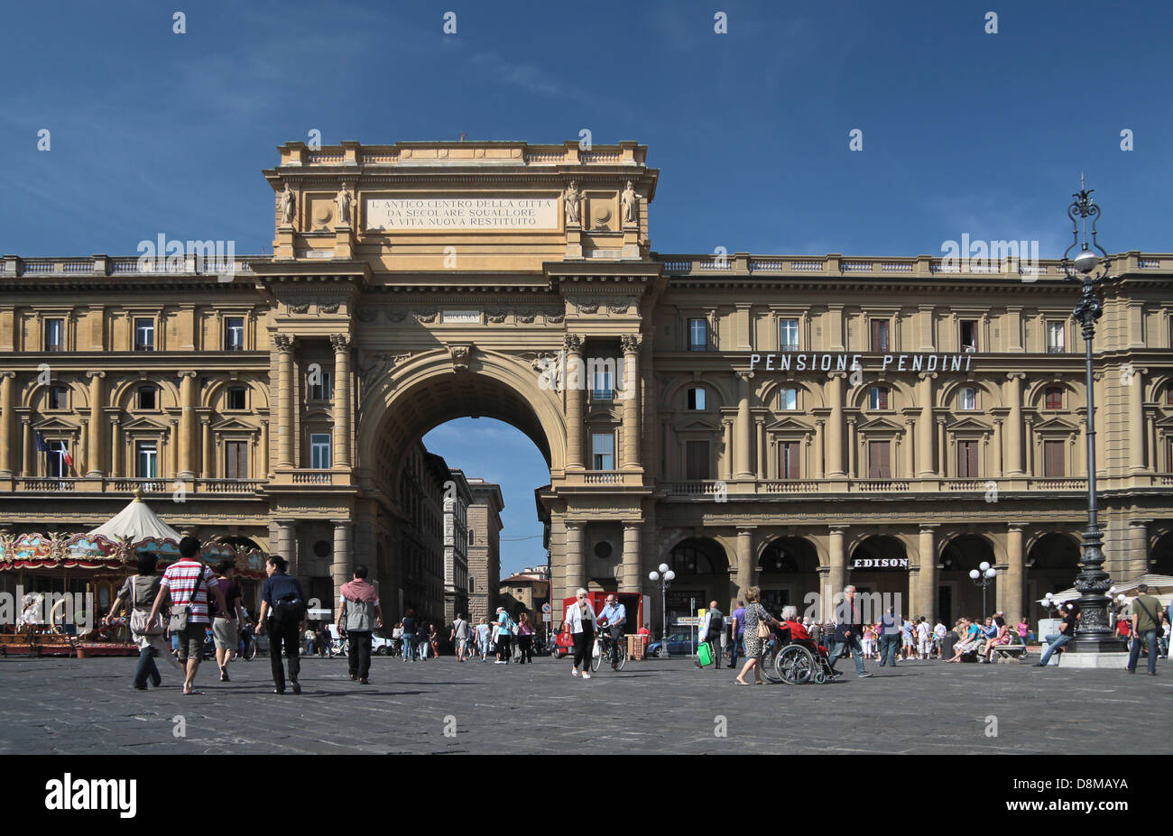 Crowded piazza della repubblica in florence hi-res stock photography ...