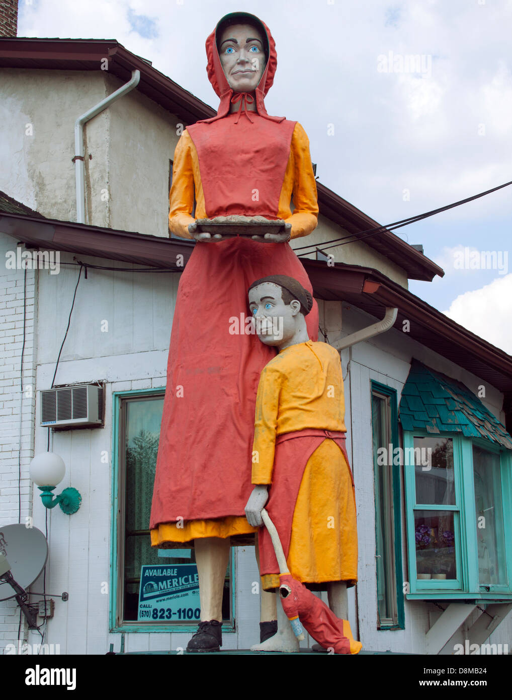 Woman and child statue hi-res stock photography and images - Alamy