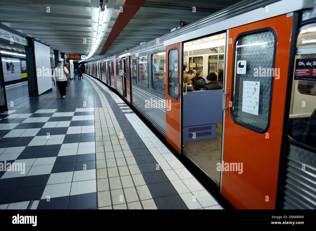 Train in the metro station Stock Photo - Alamy