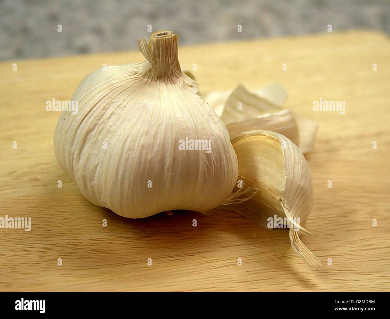 Garlic cloves garlic Stock Photo - Alamy