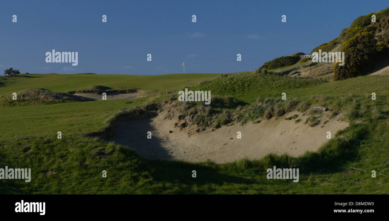 Deep golf sand trap hi-res stock photography and images - Alamy