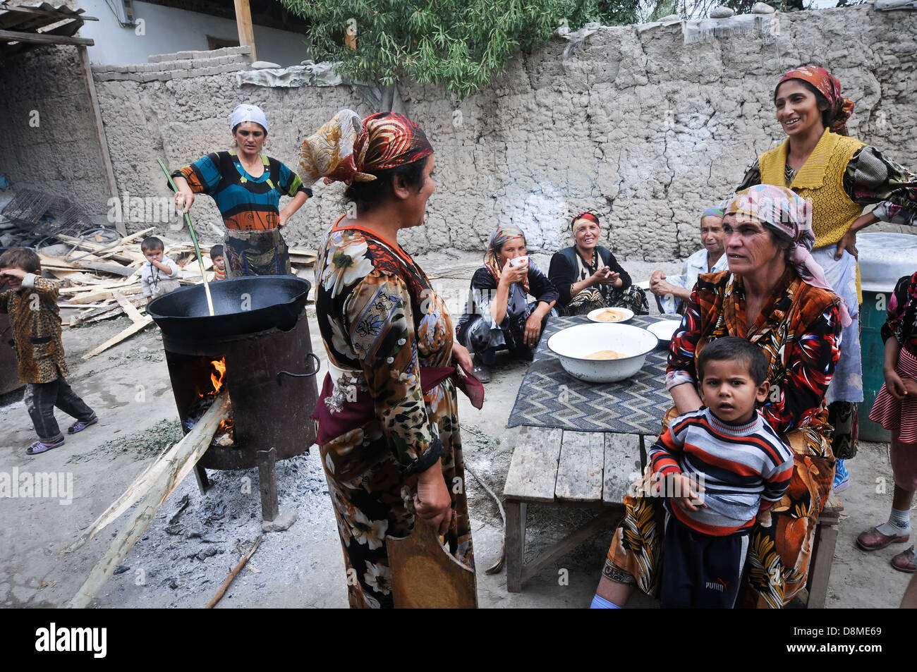 Gypsy cooking hi-res stock photography and images - Alamy