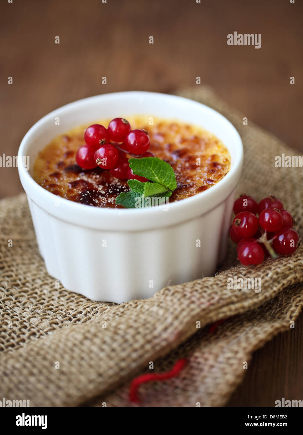 Creme brulee (cream brulee, burnt cream Stock Photo - Alamy