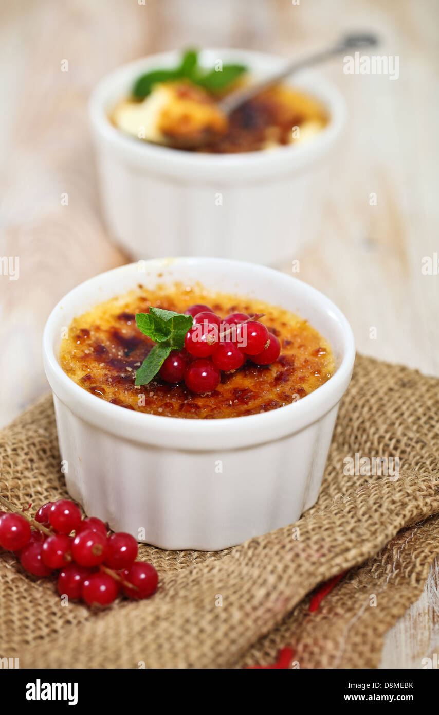 Creme brulee (cream brulee, burnt cream Stock Photo - Alamy
