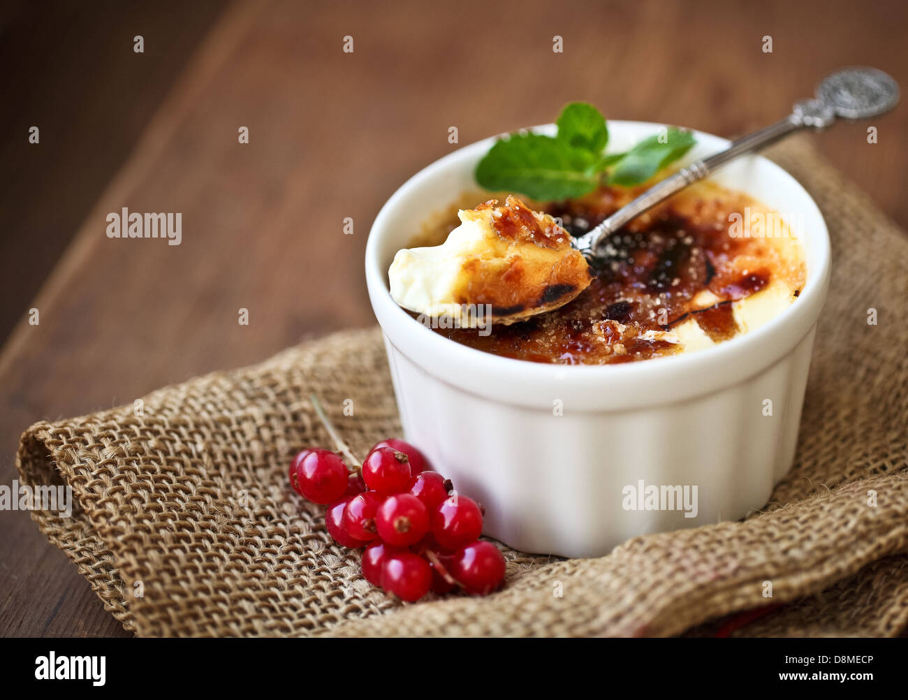 Creme brulee (cream brulee, burnt cream Stock Photo - Alamy