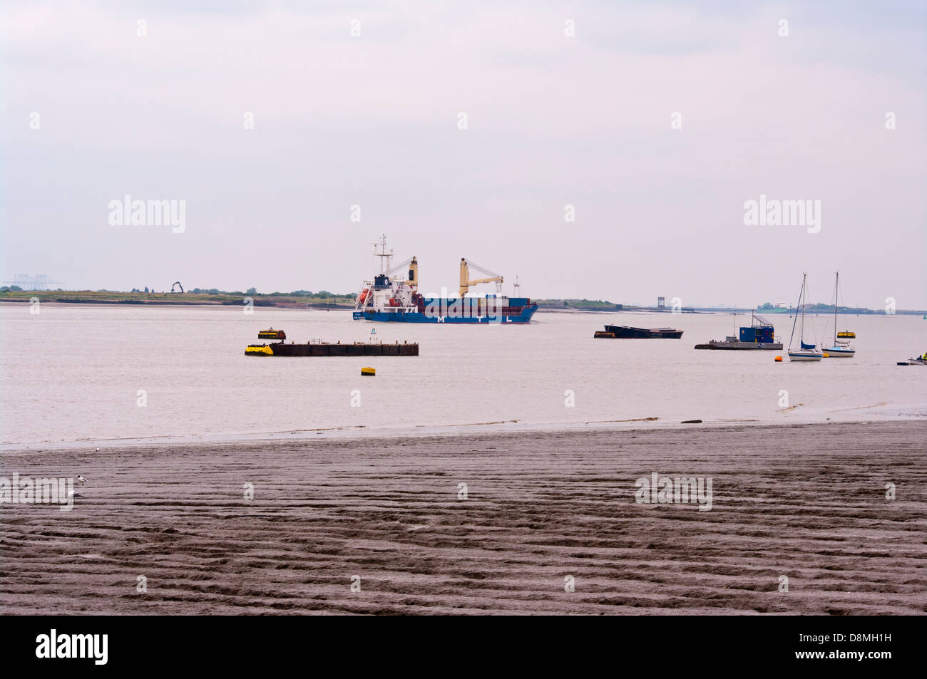 Cargo ship on river thames hi-res stock photography and images - Alamy