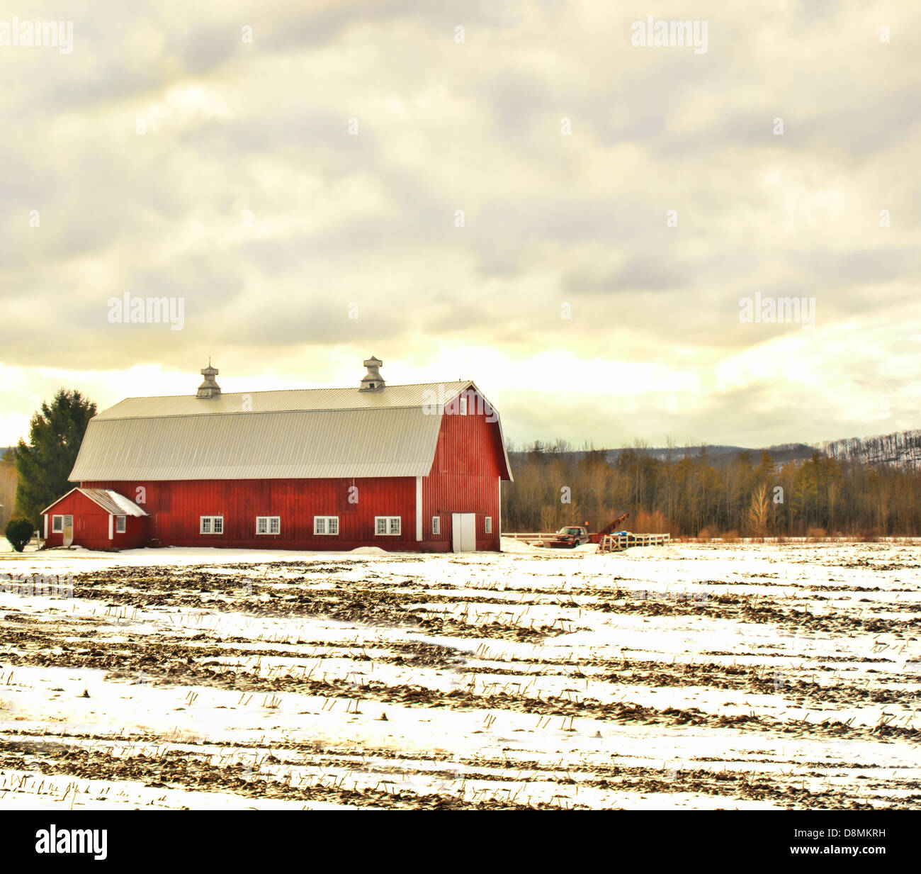 red barn in winter scene Stock Photo - Alamy