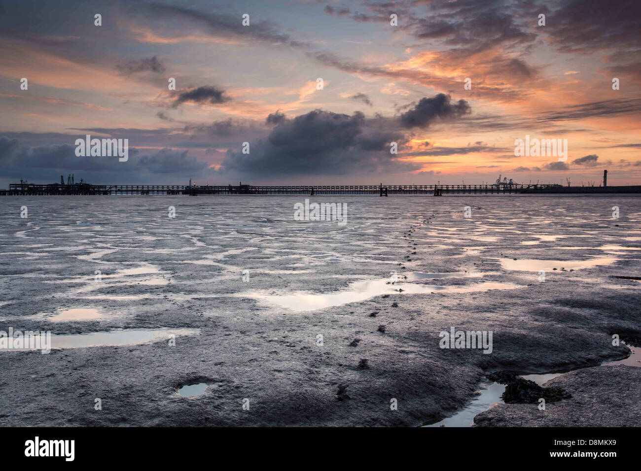 The Humber Estuary, near Saltend at Paull (Hull, East Yorkshire) at ...
