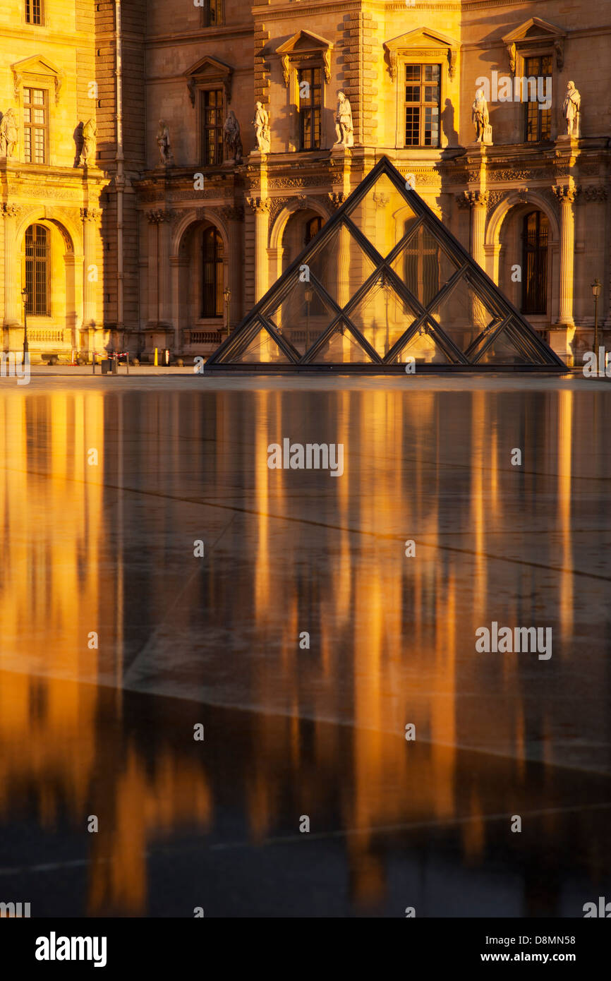 Sunlight and reflections at Musse du Louvre, Paris France Stock Photo ...