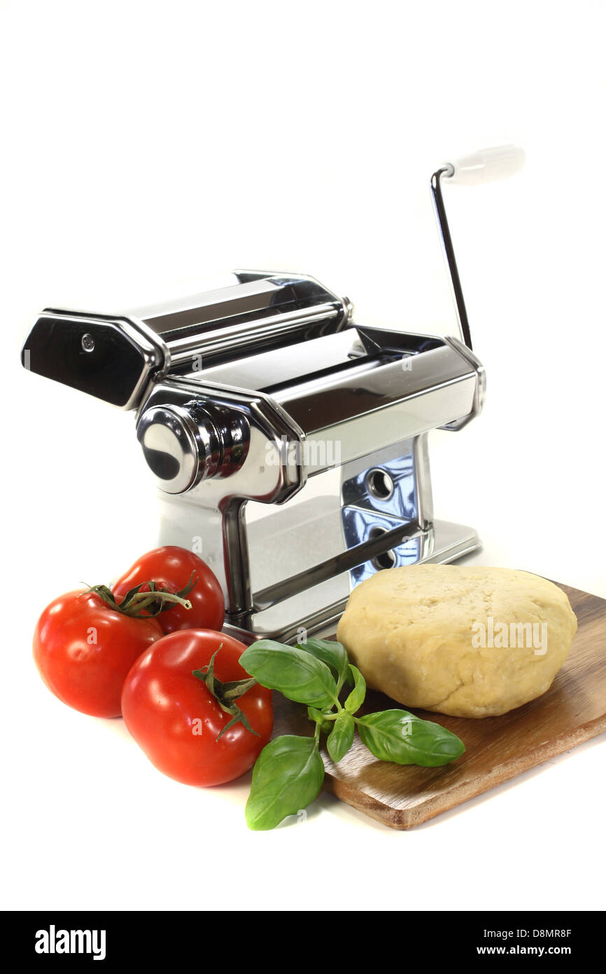 Tagliatelle manufacturing pasta machine hi-res stock photography and ...