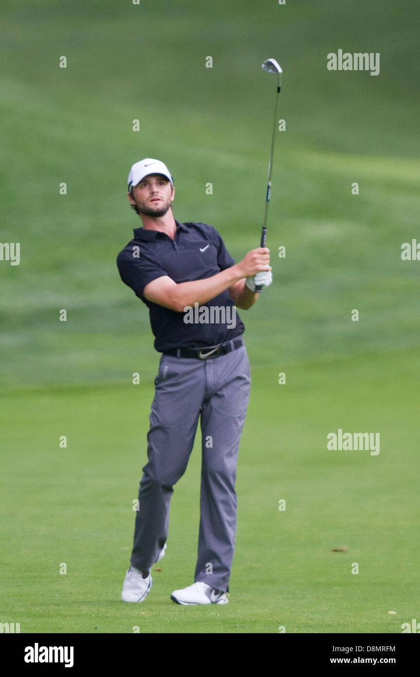 Dublin, Ohio, USA. 31st May 2013. Kyle Stanley takes his approach shot ...