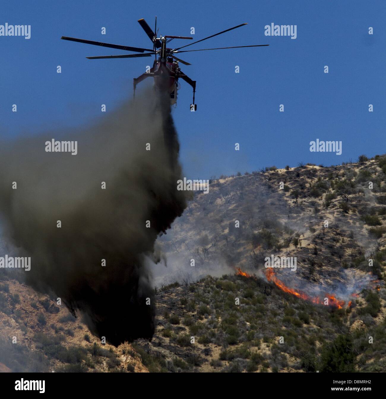 Aircraft slurry drop hi-res stock photography and images - Alamy