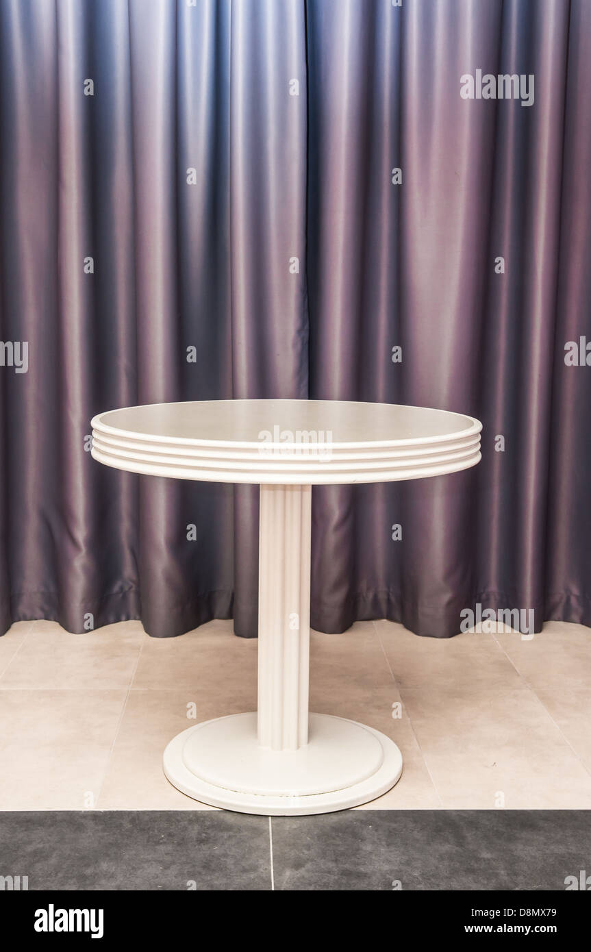 white round table Stock Photo - Alamy