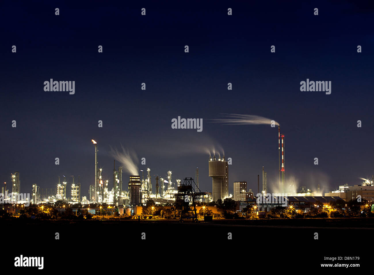 Night shift factory hi-res stock photography and images - Alamy