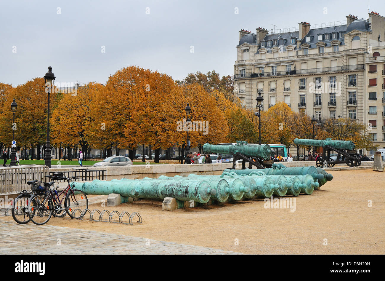 Autumn in Paris, outside Les Invalides Stock Photo - Alamy