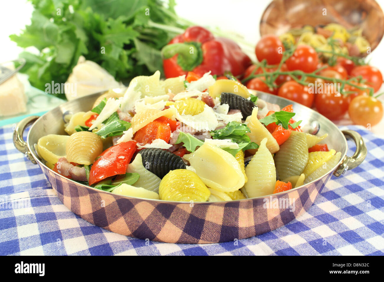 Pasta pan hi-res stock photography and images - Alamy