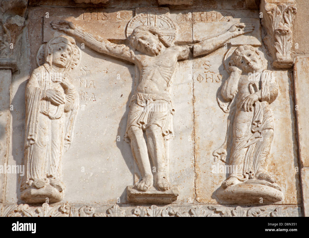 Romanesque crucifixion hi-res stock photography and images - Alamy